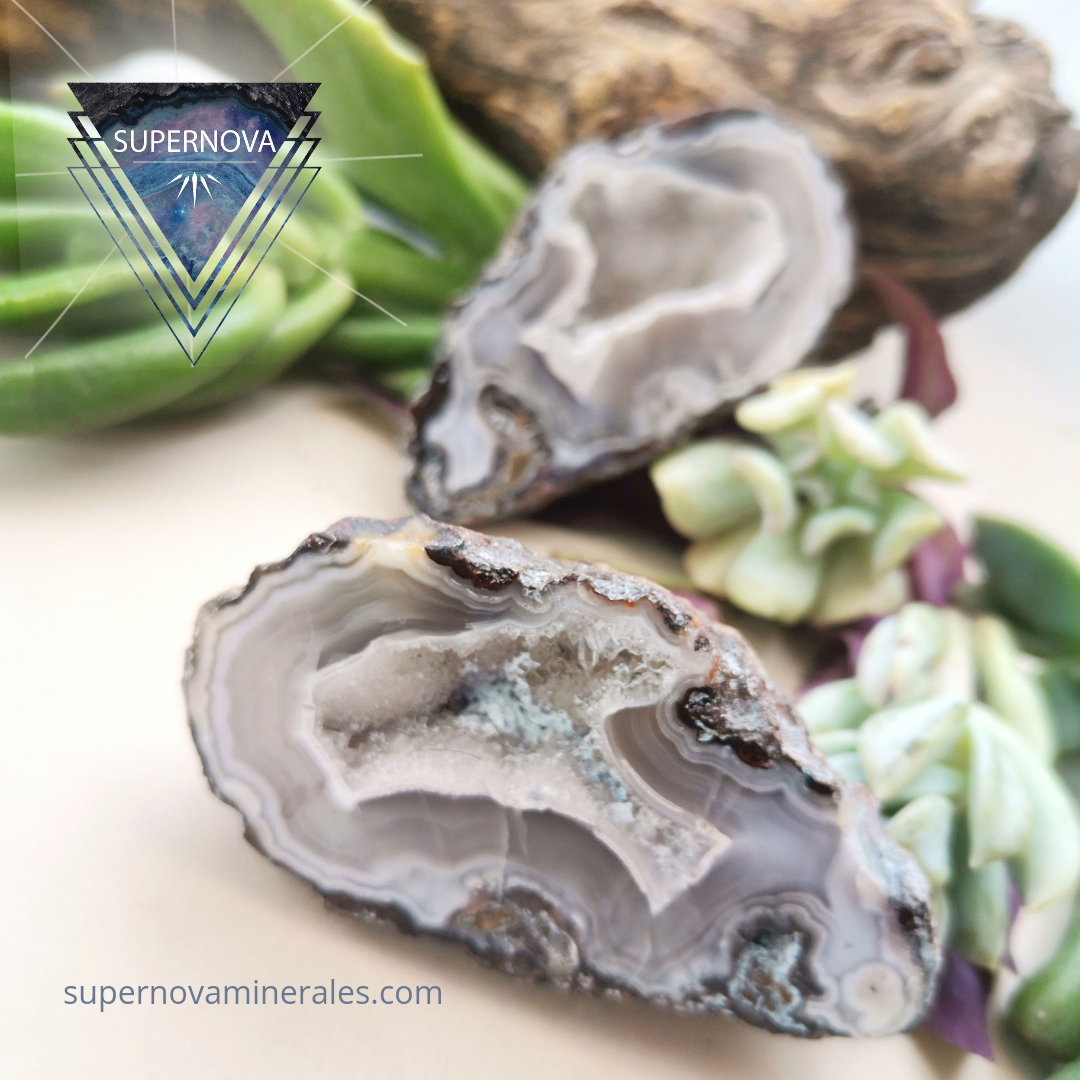 Laguna Lace Agate – SUPERNOVA MINERALS