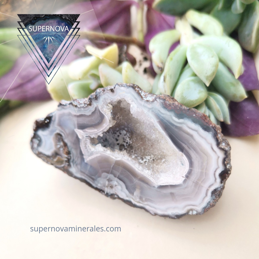 Laguna Lace Agate – SUPERNOVA MINERALS